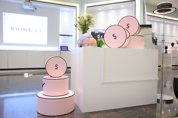 SHINE LI帽饰品牌北京老佛爷百货店闪耀开幕|SHINE LI_凤凰时尚