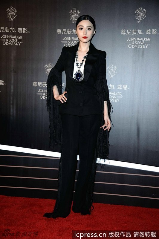 范爷大牌提气场 Stephane Rolland 假硬朗真女人(图)_时尚频道_凤凰网