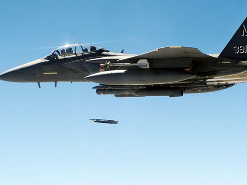 美军试射SDB2小直径炸弹 成功命中机动目标_凤凰网资讯_凤凰网