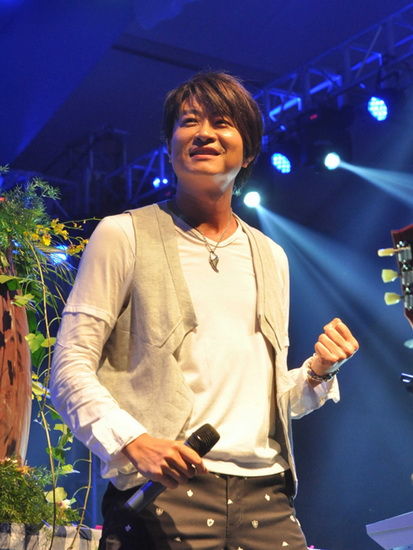 游鸿明亮相国际啤酒节 唱《下沙》引发全场沸腾_音乐频道_凤凰网